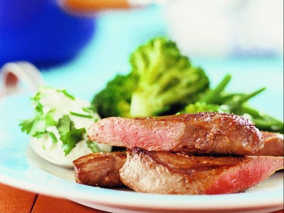 Lamsfilet met kruidenroomsaus - Keurslager