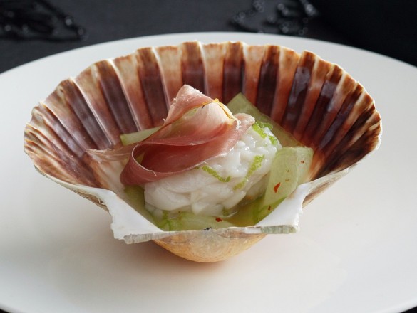 Amuse van coquille en gemarineerde komkommer - Keurslager