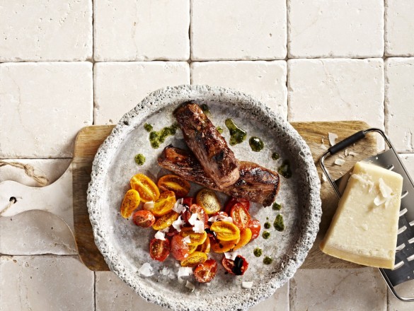 Lamshaas met muntolie en regenboogtomaatjes - Keurslager