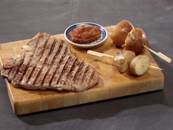 T-bone steak met aardappelspiesen en zelfgemaakte ketchup - Keurslager