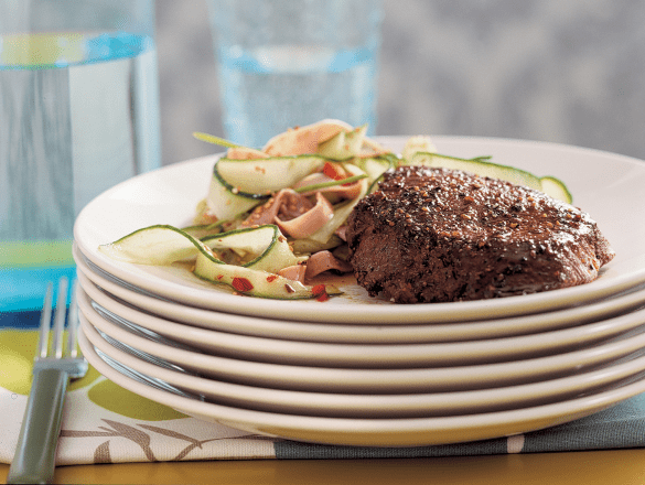 Pepersteak met komkommersalade - Keurslager